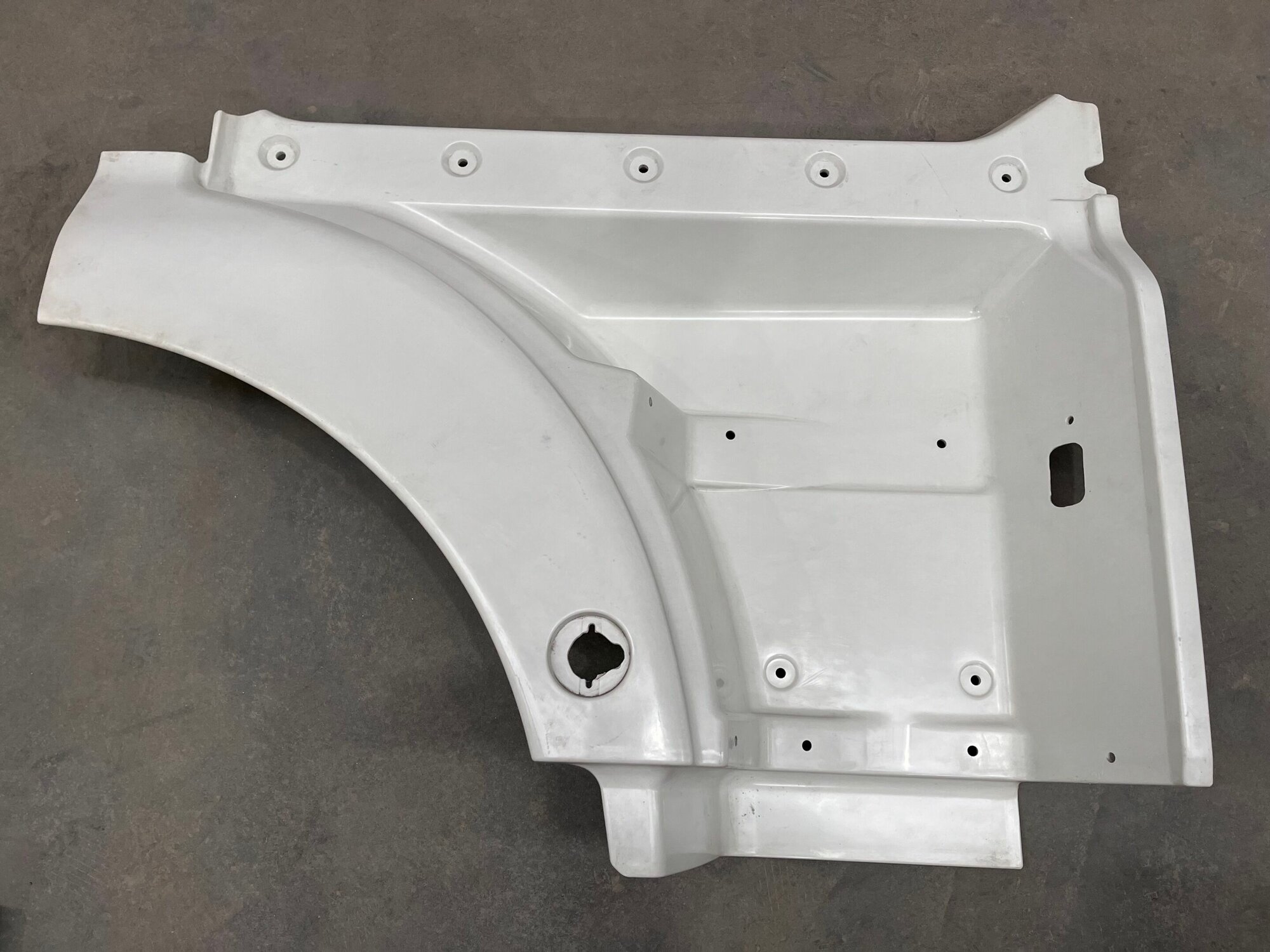 Крыло правое Sitrak C7H [12.4 24V 16 MT грузовой 6X4 Turbo дизель ] 812W615100829