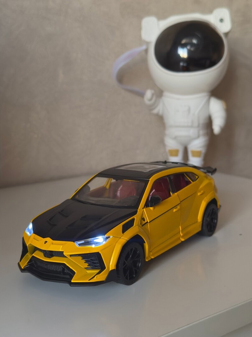 Машинка коллекционная Lamborghini Urus, металл, открываются двери, батарейки в комплекте, цвет желтый