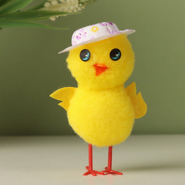 Декоративная фигурка Цыпленок Бушеми в розовой панамке 11 см, Due Esse Christmas, XPA14000501-2