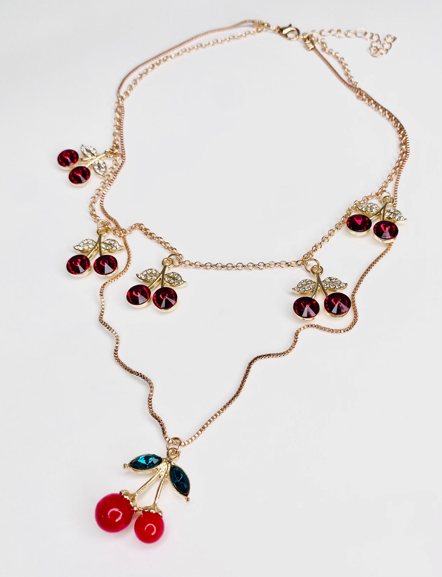 Колье, искусственный камень, пластик