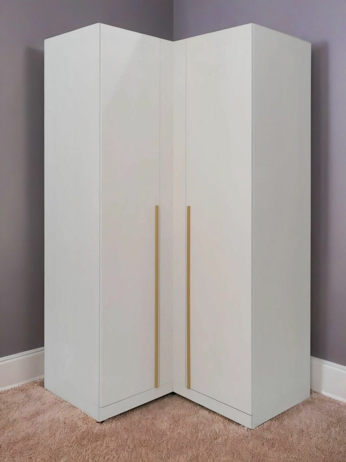 Распашной шкаф для одежды и хранения вещей Николь 27 угловой, с полками, штангой кашемир / сатиновое золото