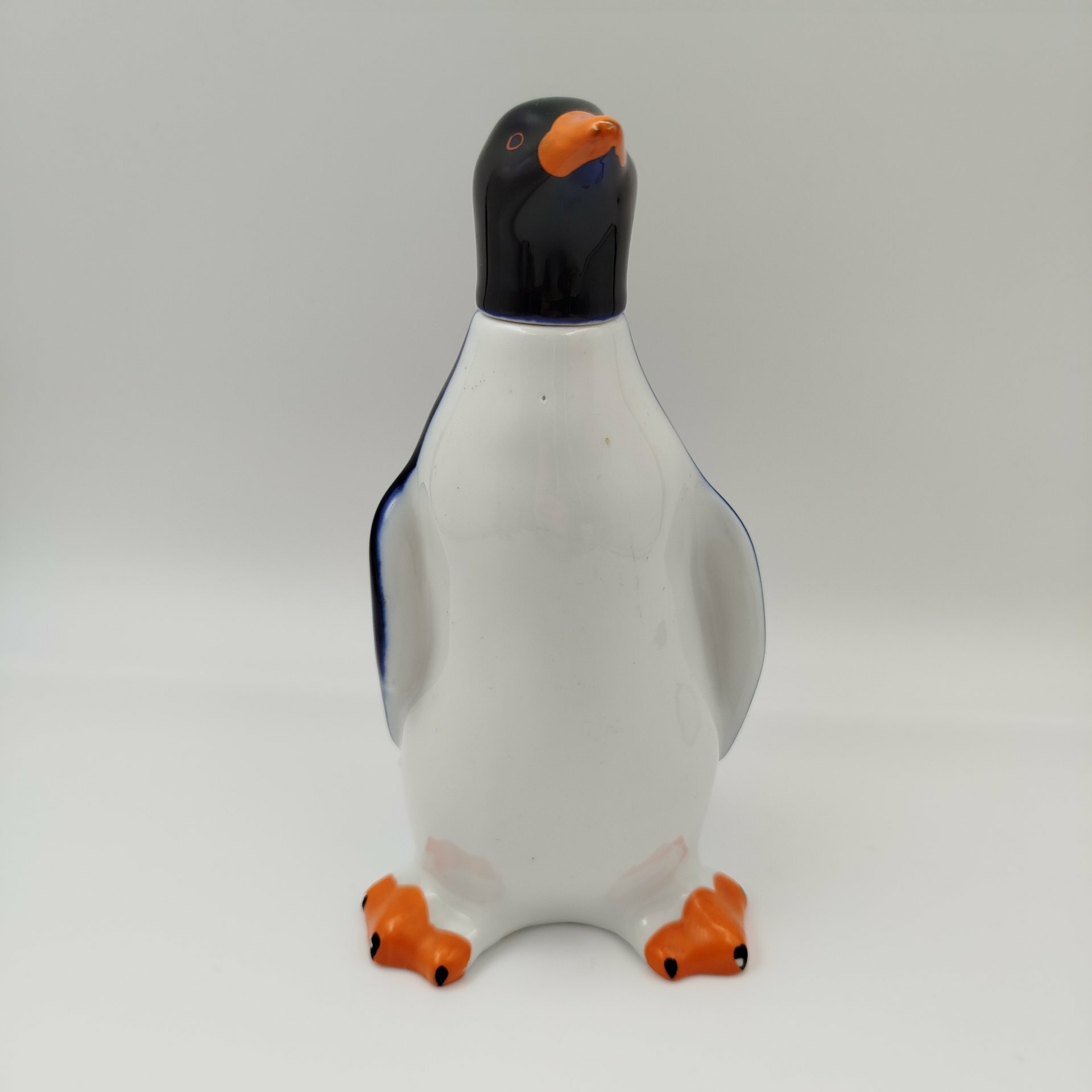 Штоф "Пингвин", скульптор Н. А. Кольцов, фарфор, кобальт, роспись