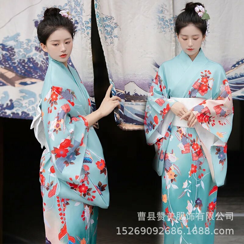 Женское традиционное кимоно из полиэстера Kimono No. 28