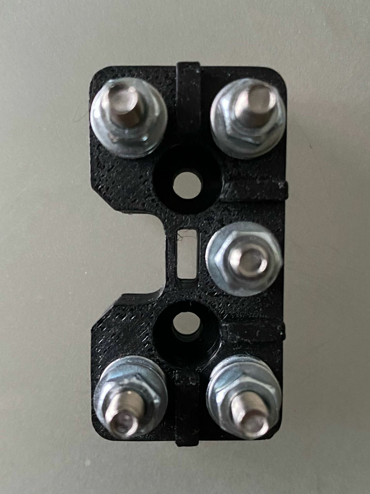 Колодка клеммная для электродвигателя, 48мм х 25мм.