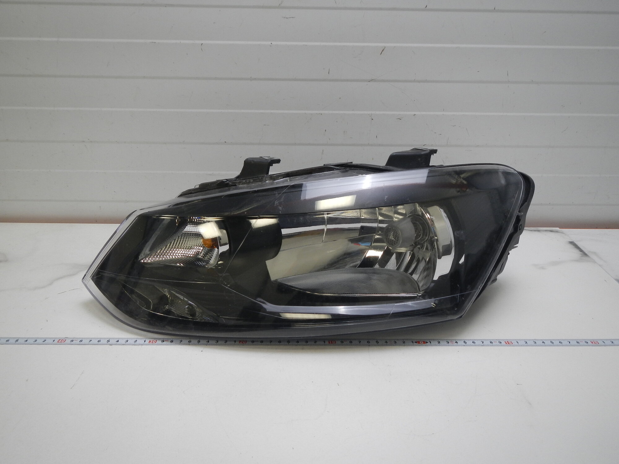 Б/У Фара левая, Volkswagen (Фольксваген)-POLO (HB) (09-) VOLKSWAGEN POLO (HB) (09-) Дубликат, новая, царапины на стекле....