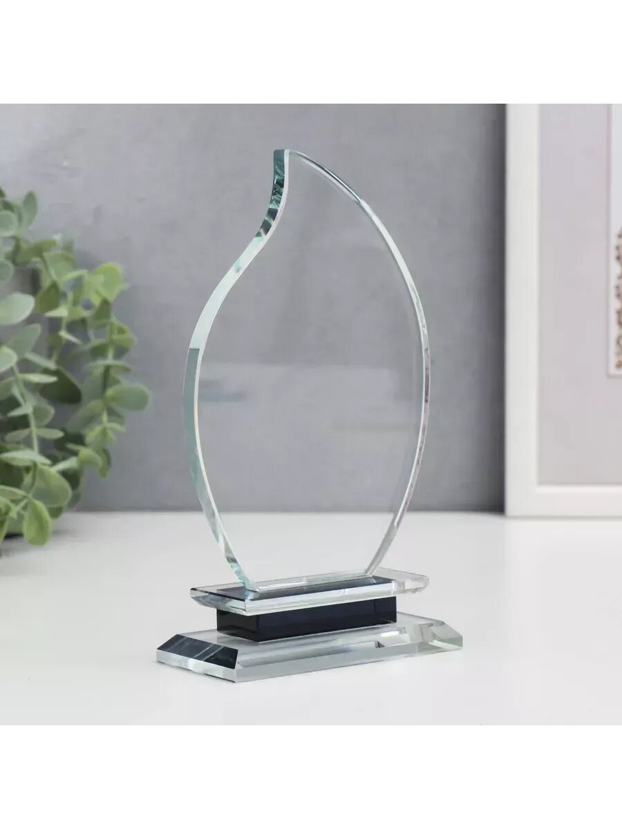 Стеклянная статуэтка для интерьера Стела наградная