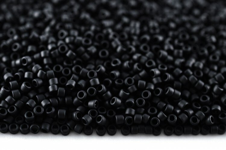 Бисер японский TOHO Treasure цилиндрический 11/0 #0049F черный, матовый непрозрачный, 5 грамм