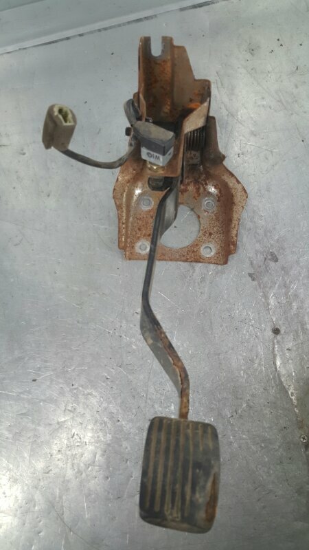 Педаль тормоза Hyundai Accent LC2 G4EC 1999 (б/у) 3281025020