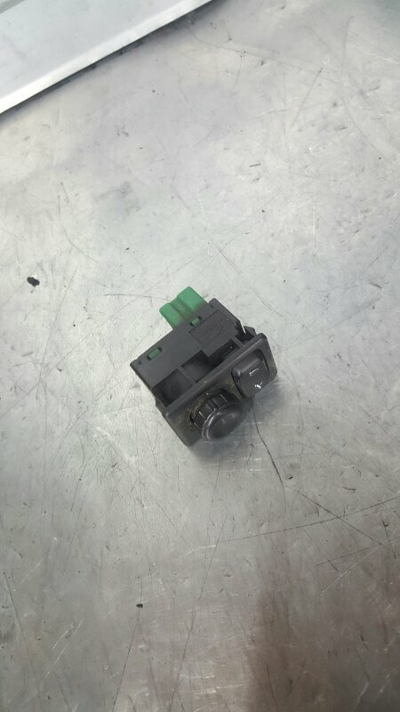 Кнопка регулировки зеркал Nissan Liberty UA-RNM12 QR20DE 2001 (б/у) 255702Y020