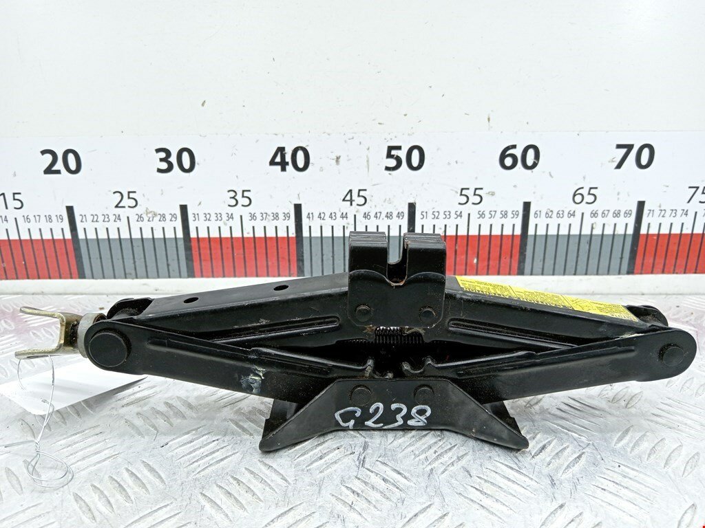 Домкрат Toyota Yaris 1 091110D010 арт. 2005463