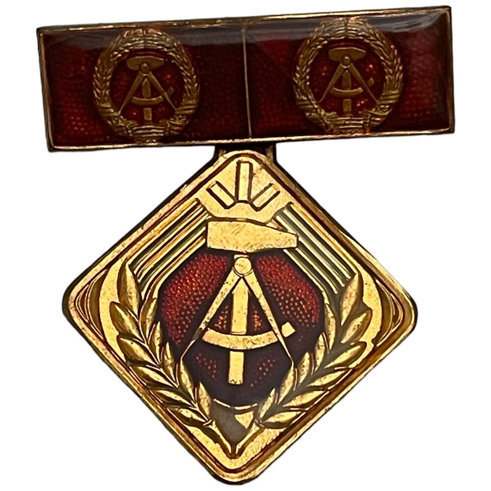 ГДР, медаль "Активист социалистического труда" двукратное награждение 1971-1990 (лакированный)