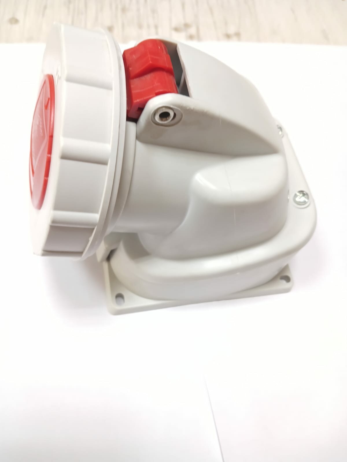 Розетка стационарная Legrand Р17 16А 3П+Н+З 380-415В 6ч IP67