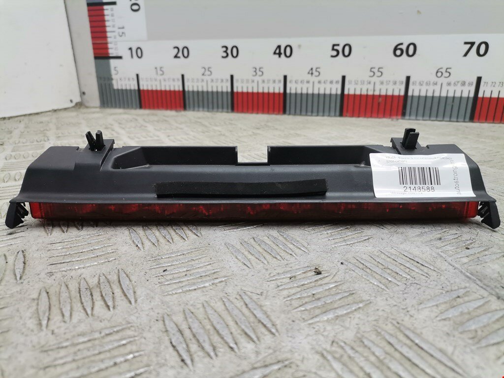 Фонарь дополнительный тормозной (стоп-сигнал) Volkswagen Polo 3 6K0945131 арт. 2148588