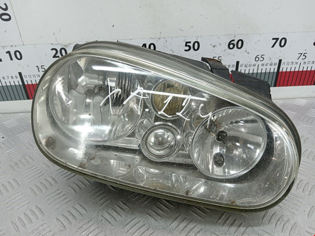 Фара правая Volkswagen Golf 4 1J1941018B арт. 1869742