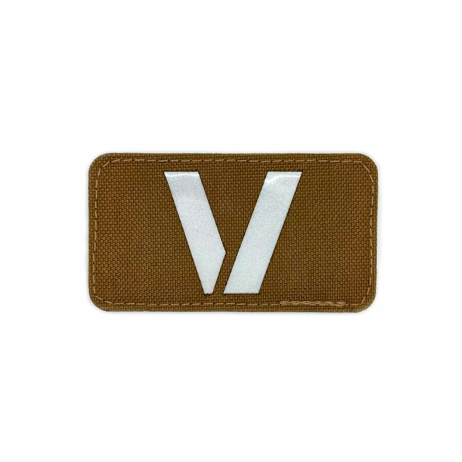 Нашивка , патч (шеврон) V ткань ТАН / буква белая 5*9 см, П328