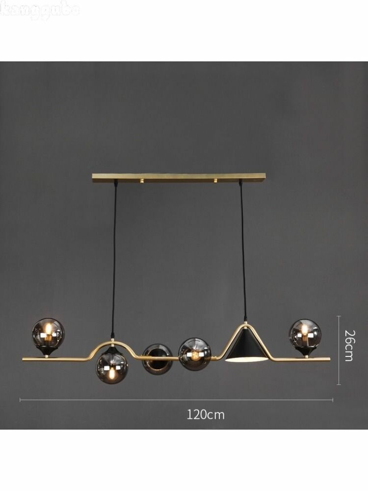 Многоглавая стеклянная люстра