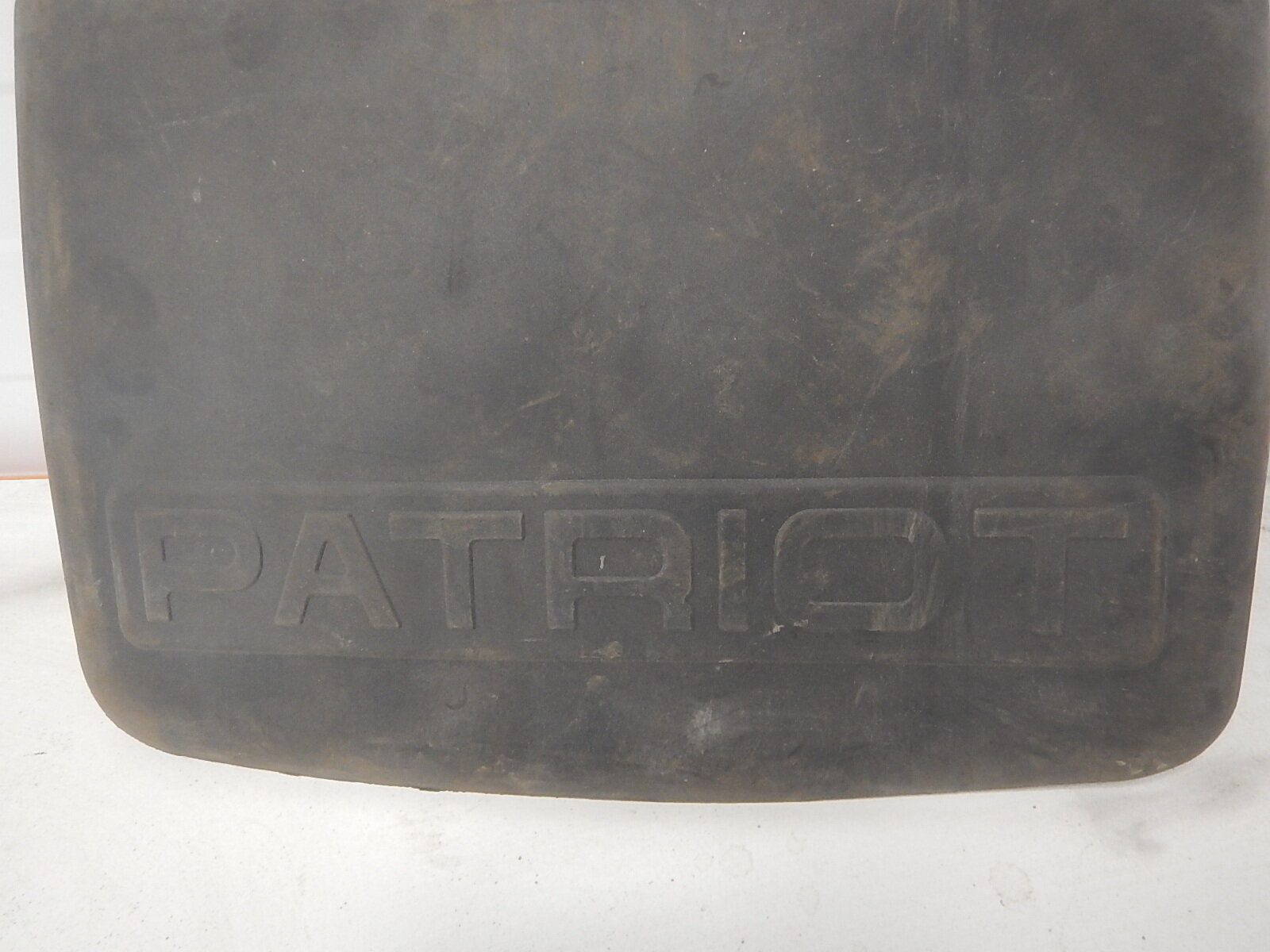 Б/У Брызговик передний правый, УАЗ (UAZ)-PATRIOT PATRIOT Царапины. 593389 UAZ арт. 3163840432