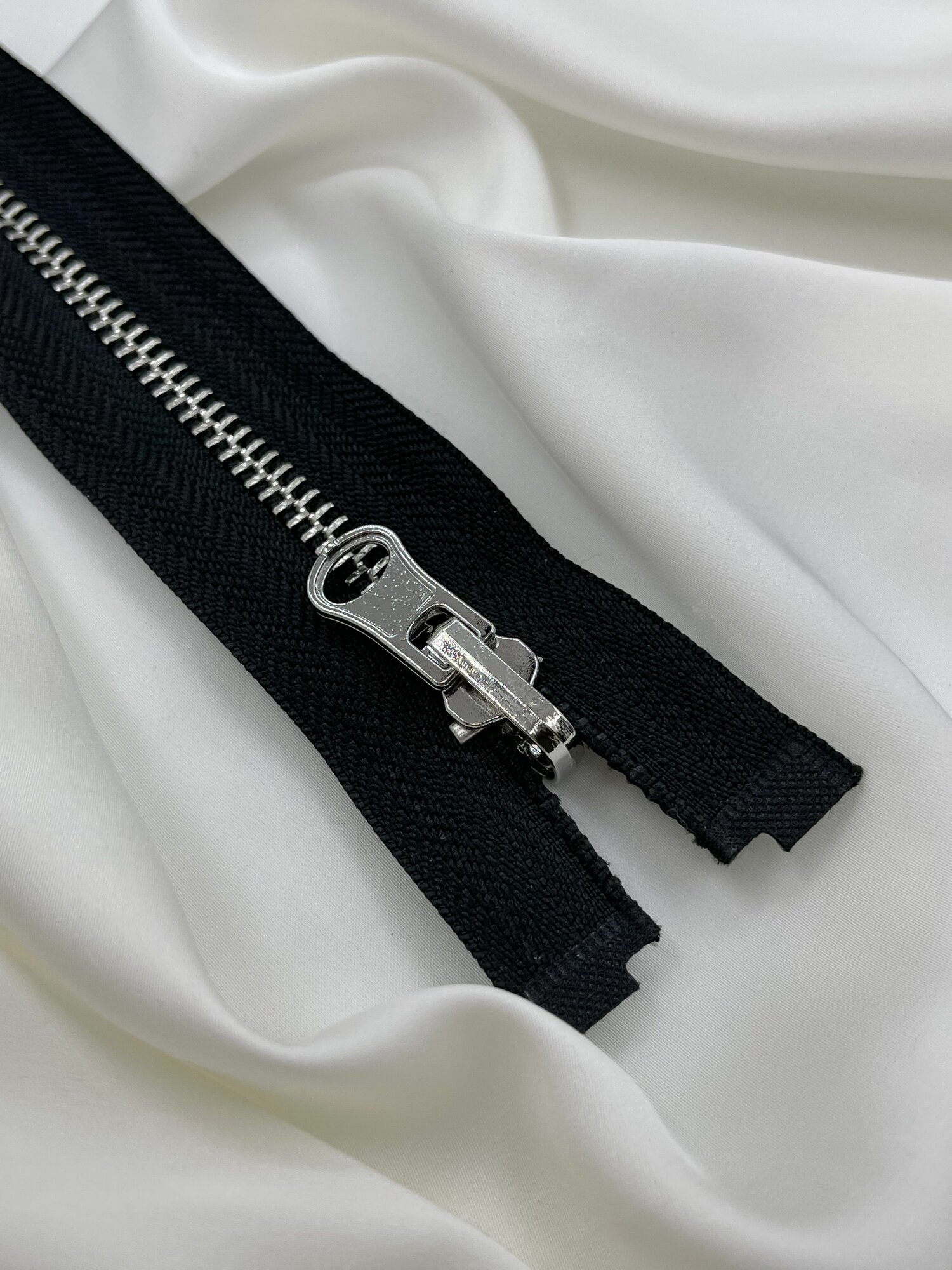 Молния черная с перекидным бегунком разъемная 50 см