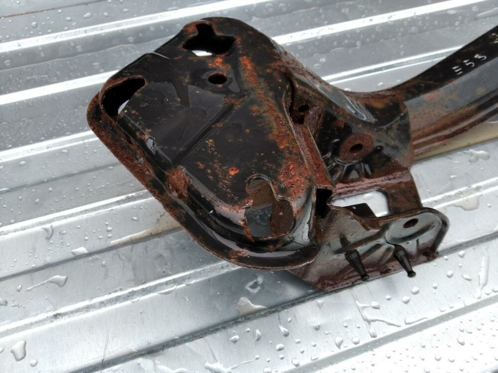 Кронштейн кпп BMW X5 2000-2007 22316751228