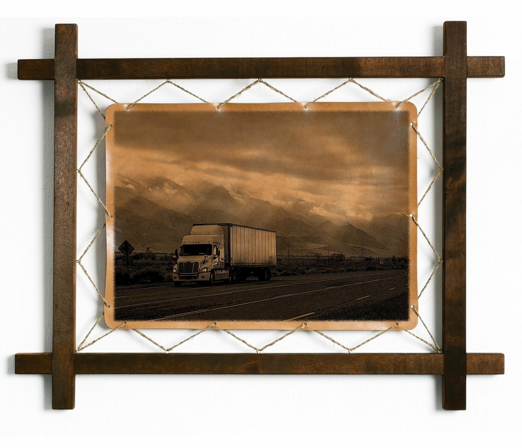 Картина интерьерная из кожи "Тягач", BoomGift