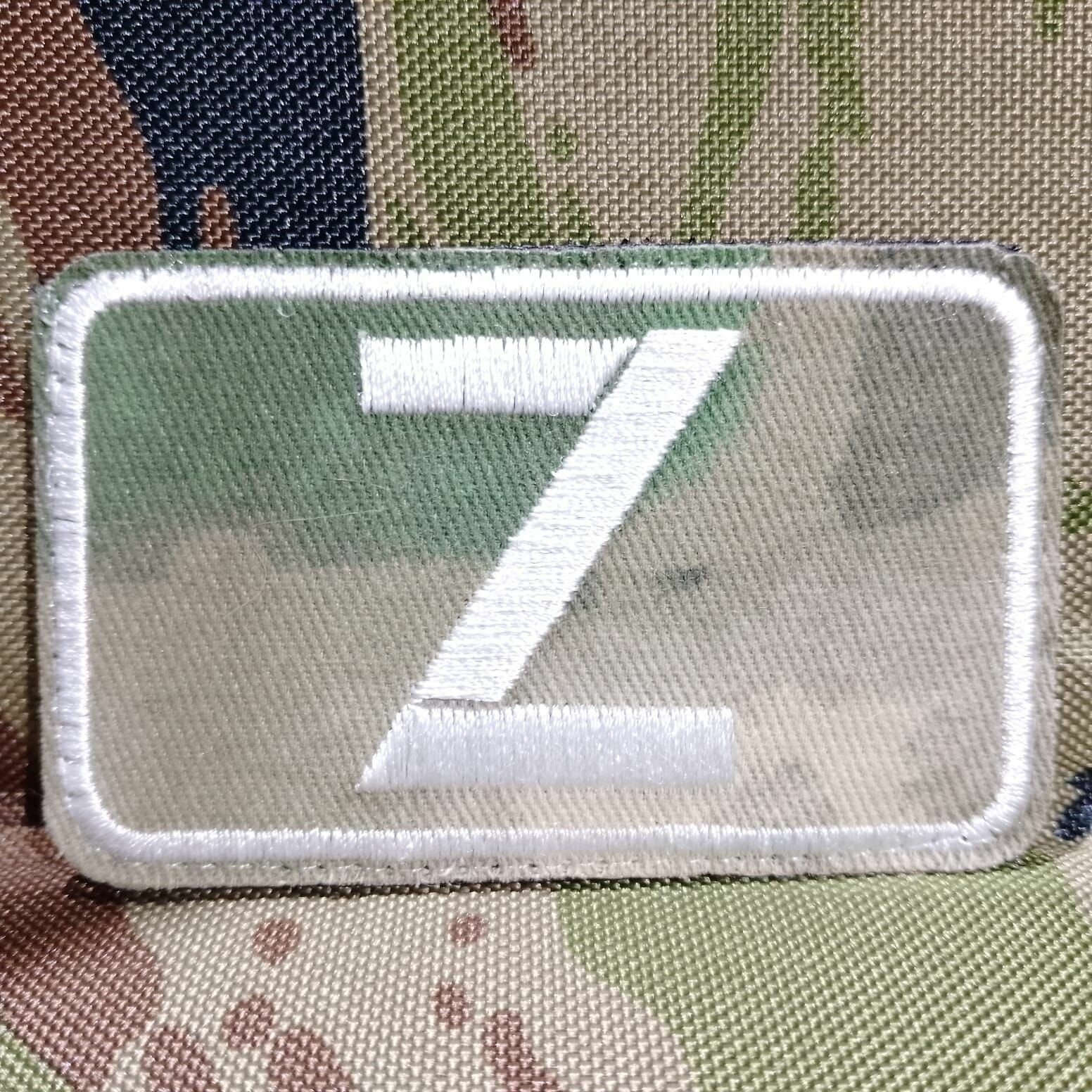 Нашивка-патч Z вышитая на липучке с круглыми краями 7,5х4,5