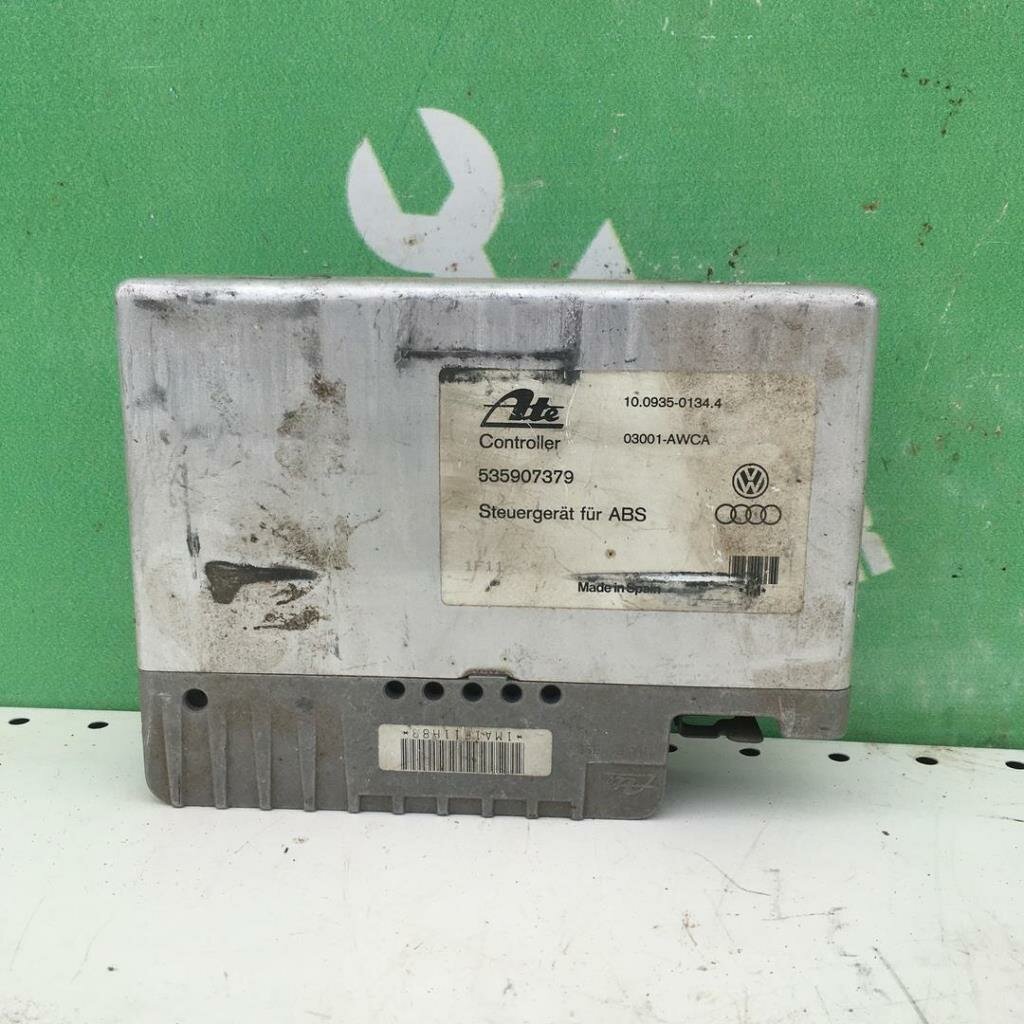 Блок управления ABS VW Passat B3 1988-1993