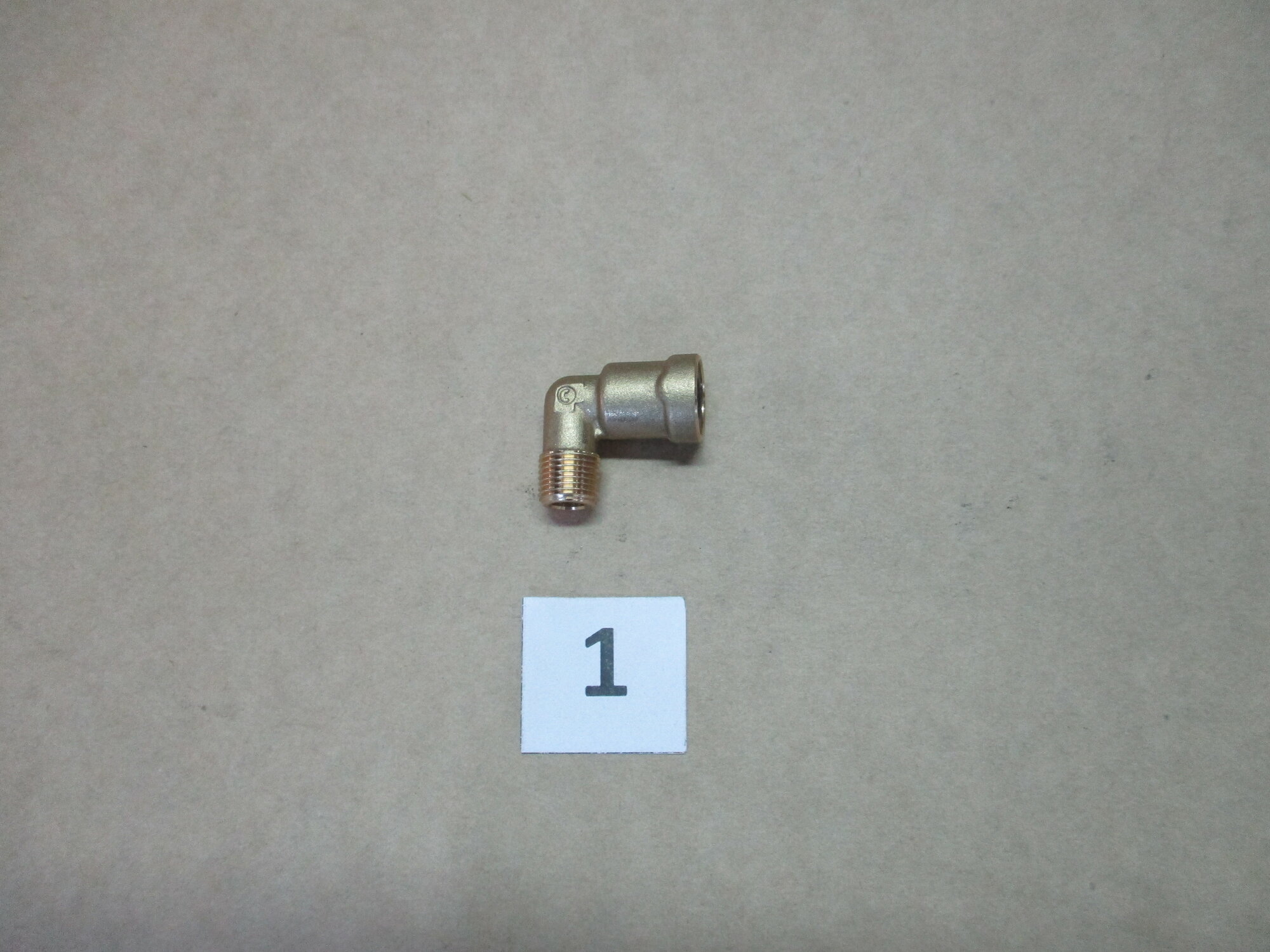 Соединитель трубки ПВХ, полиамид d=6мм G наружный 1/8" угольник