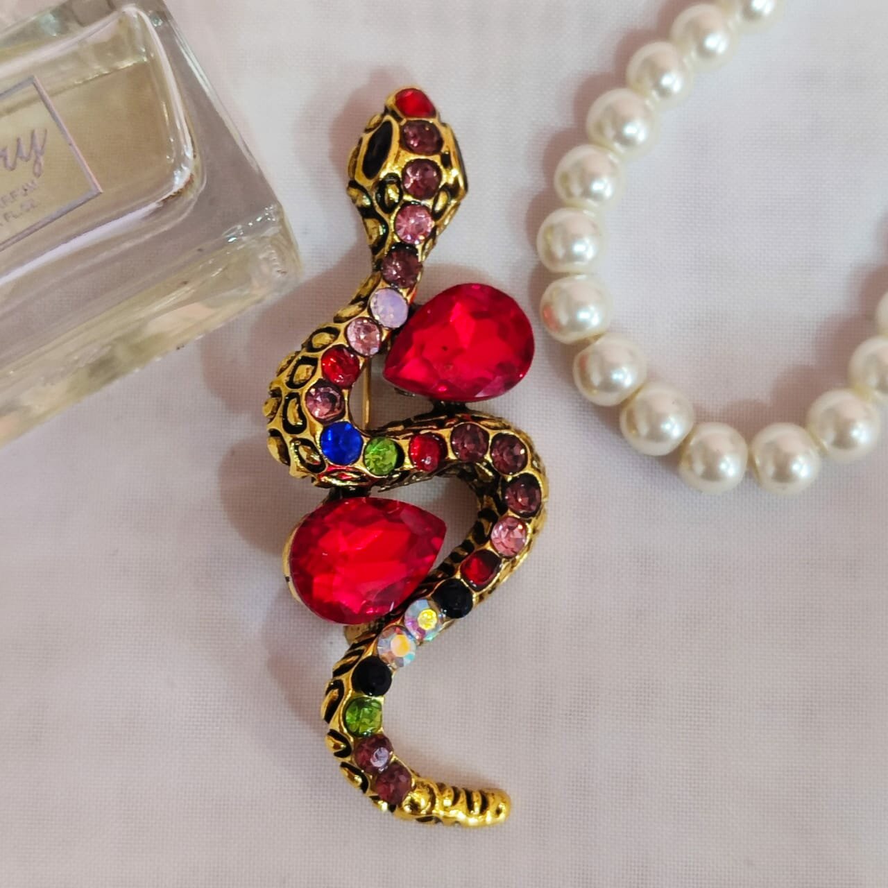 Брошь, стразы