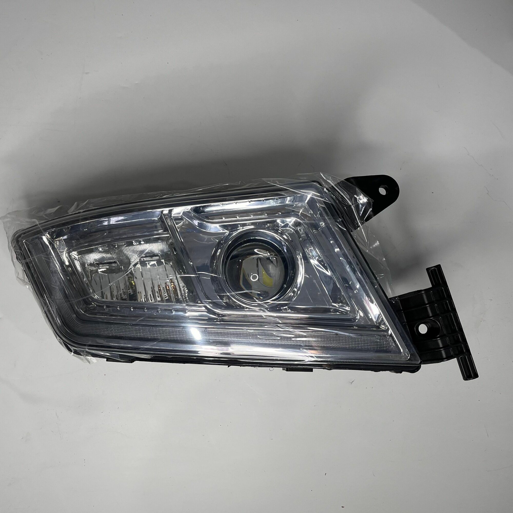 Фара правая LED Sitrak C7H [10.5 24V 16 MT грузовой 6X2 Turbo дизель ] 812W251016022