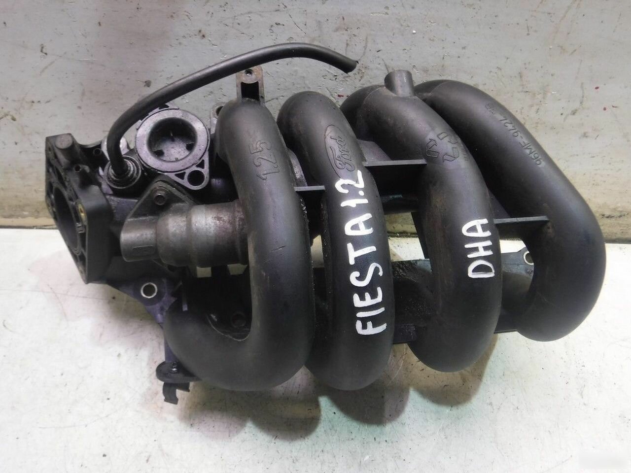 Коллектор впускной Ford Fiesta Mk4 (1995—1999) 96MF9424BB