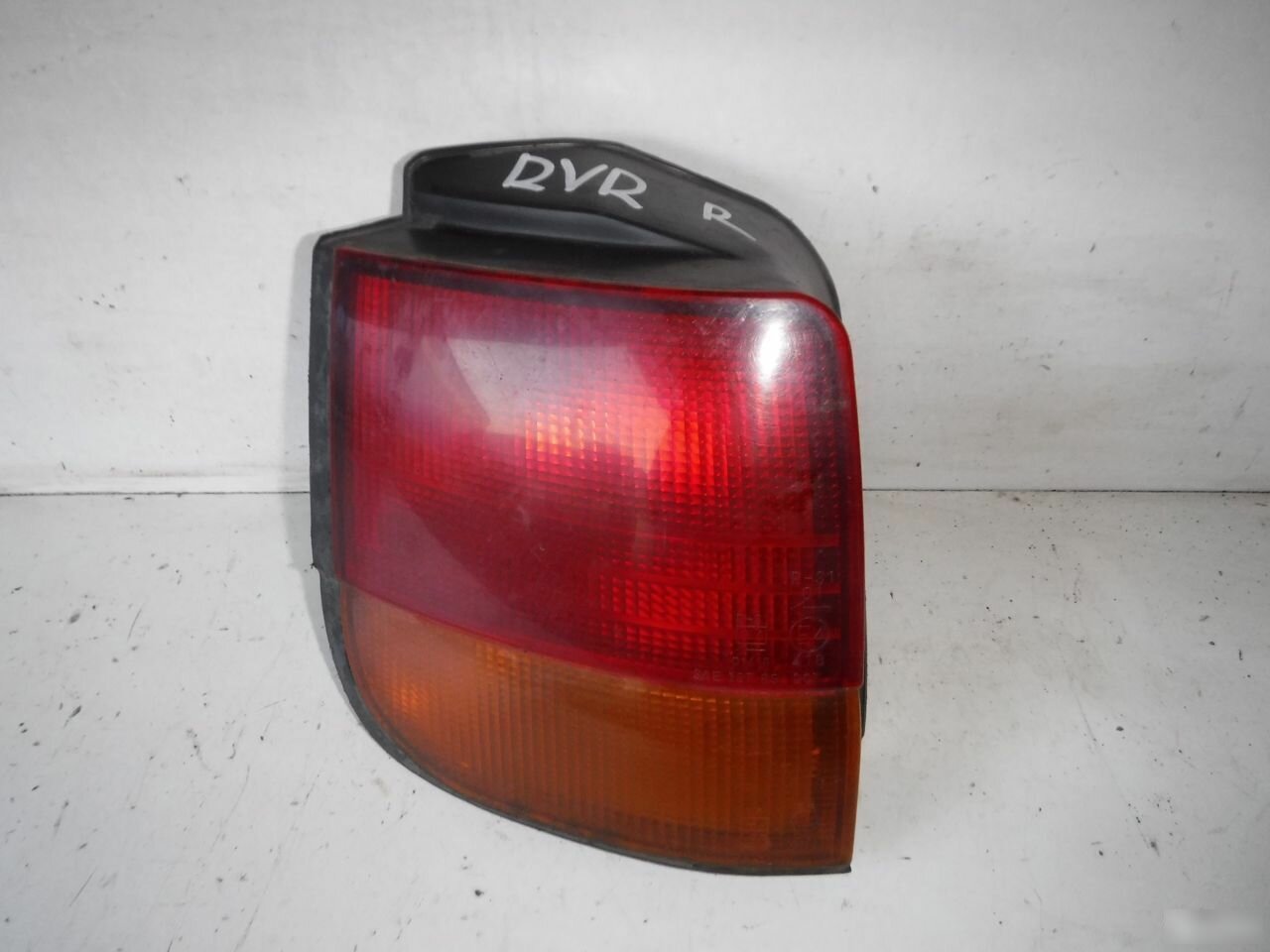 Фонарь задний левый Mitsubishi RVR I (1991—1997) MB848937