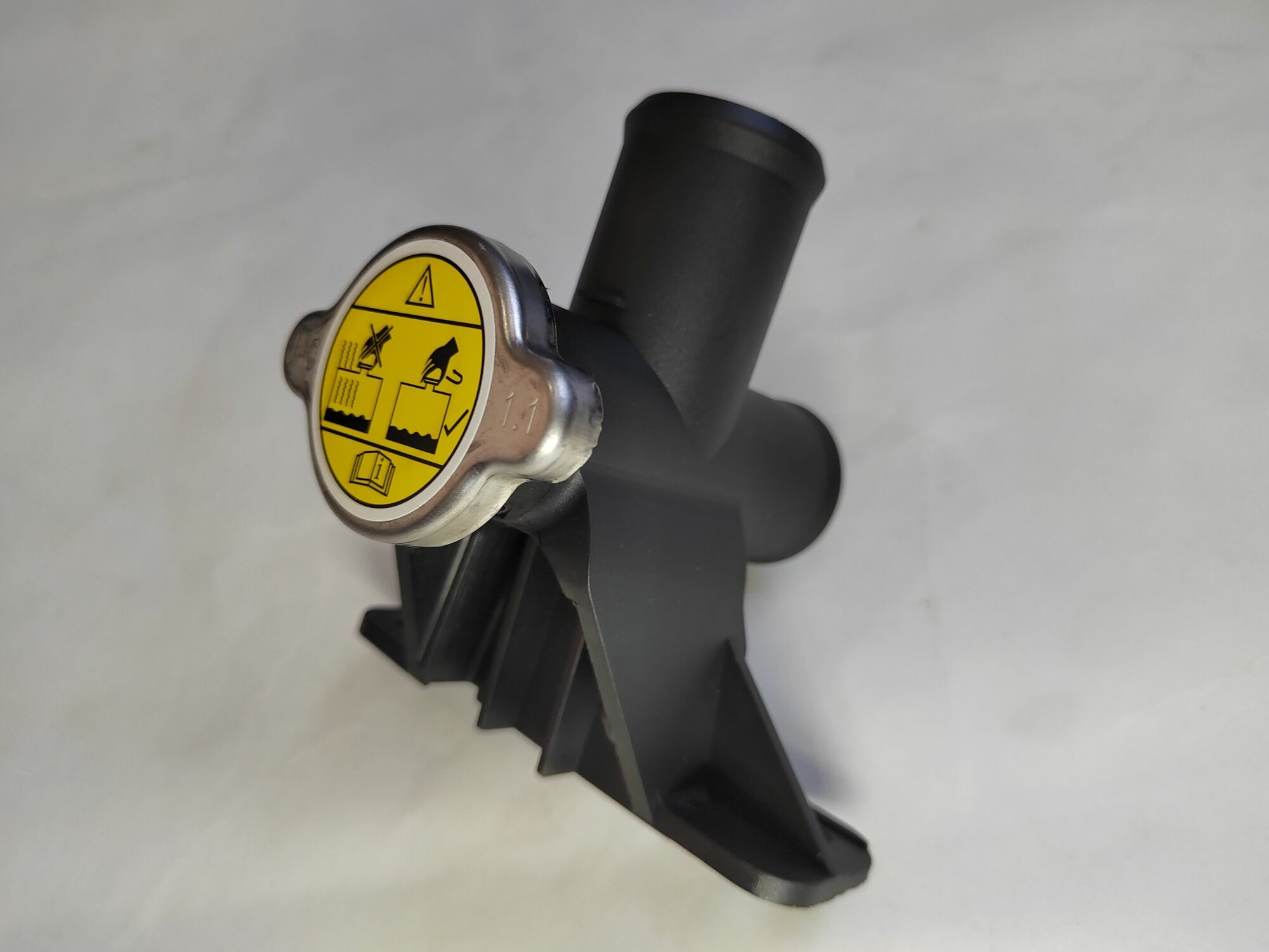 Горловина заливная JAC S5 рестайлинг (2018+) [2.0 16V 5MT внедорожник] 1303120U1510