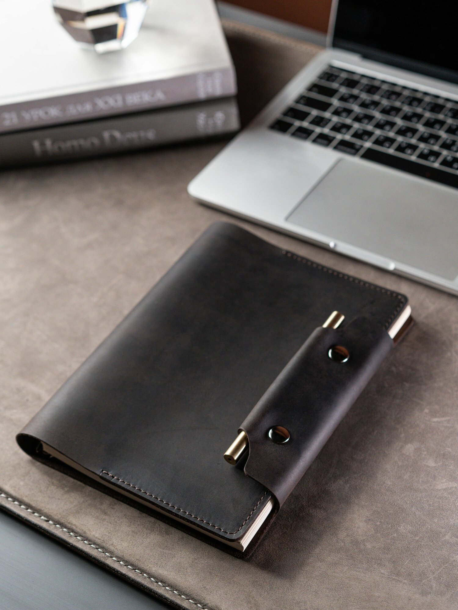 Ежедневник А5 с обложкой из натуральной кожи/Блокнот на кольцах со сменными блоками недатированный