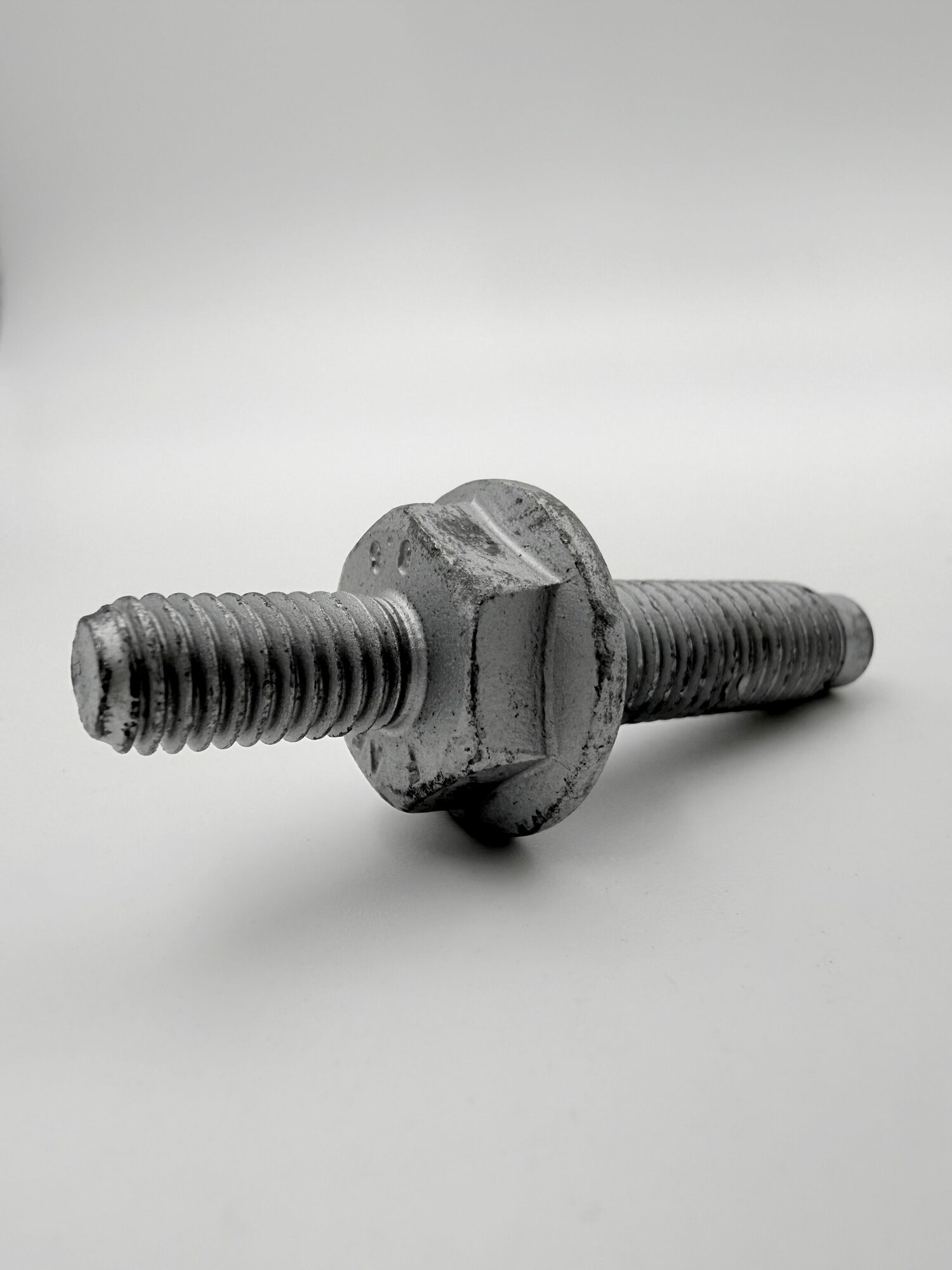 N91108901 Двойной винт VAG М10х35 / М8х16 мм оригинал, болт двусторонний с шестигранником