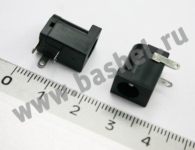 Гнездо питания 5,5 мм x 2,1 мм