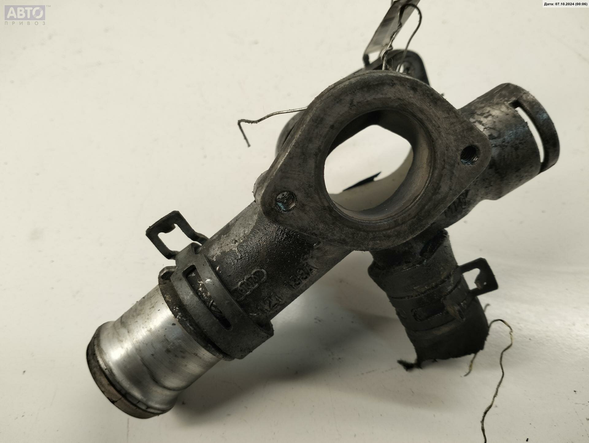 Фланец (тройник) системы охлаждения Volkswagen Golf-4