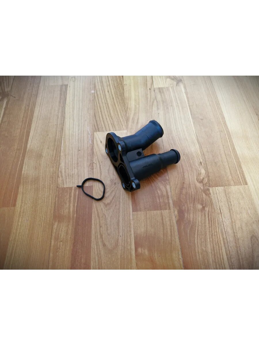 Корпус термостата Форд Фокус 2 1.4-1.6 л, Фокус 3, Мондео 4