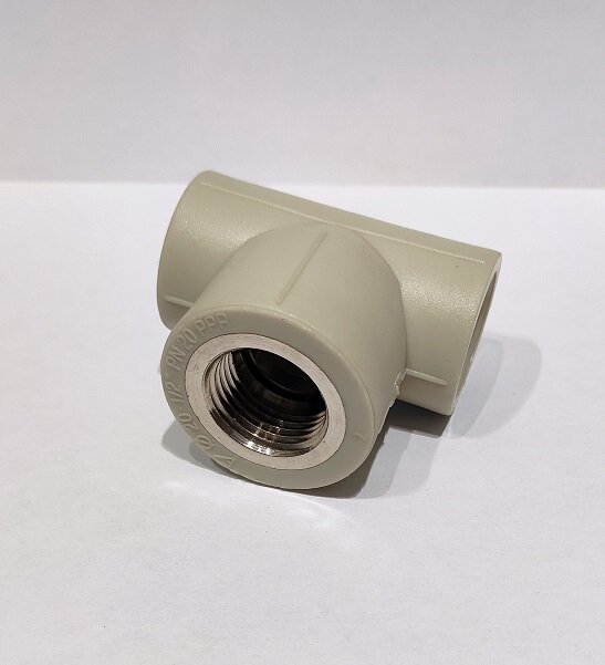 Тройник с переходом на внутреннюю резьбу 20 х 1/2" х 20 FIRAT серый усиленный