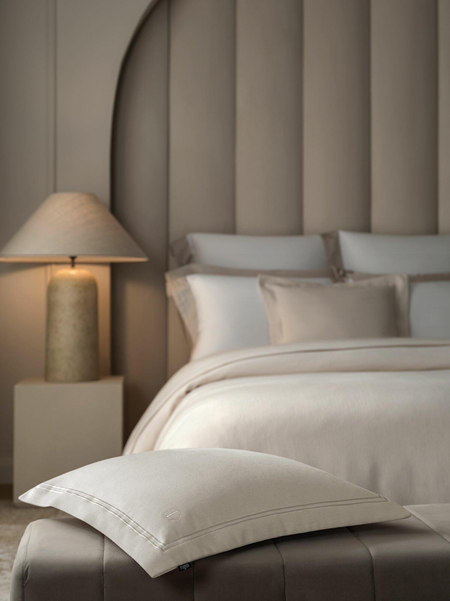 Декоративная подушка Togas "Белотти", 50х50 см, шенилл