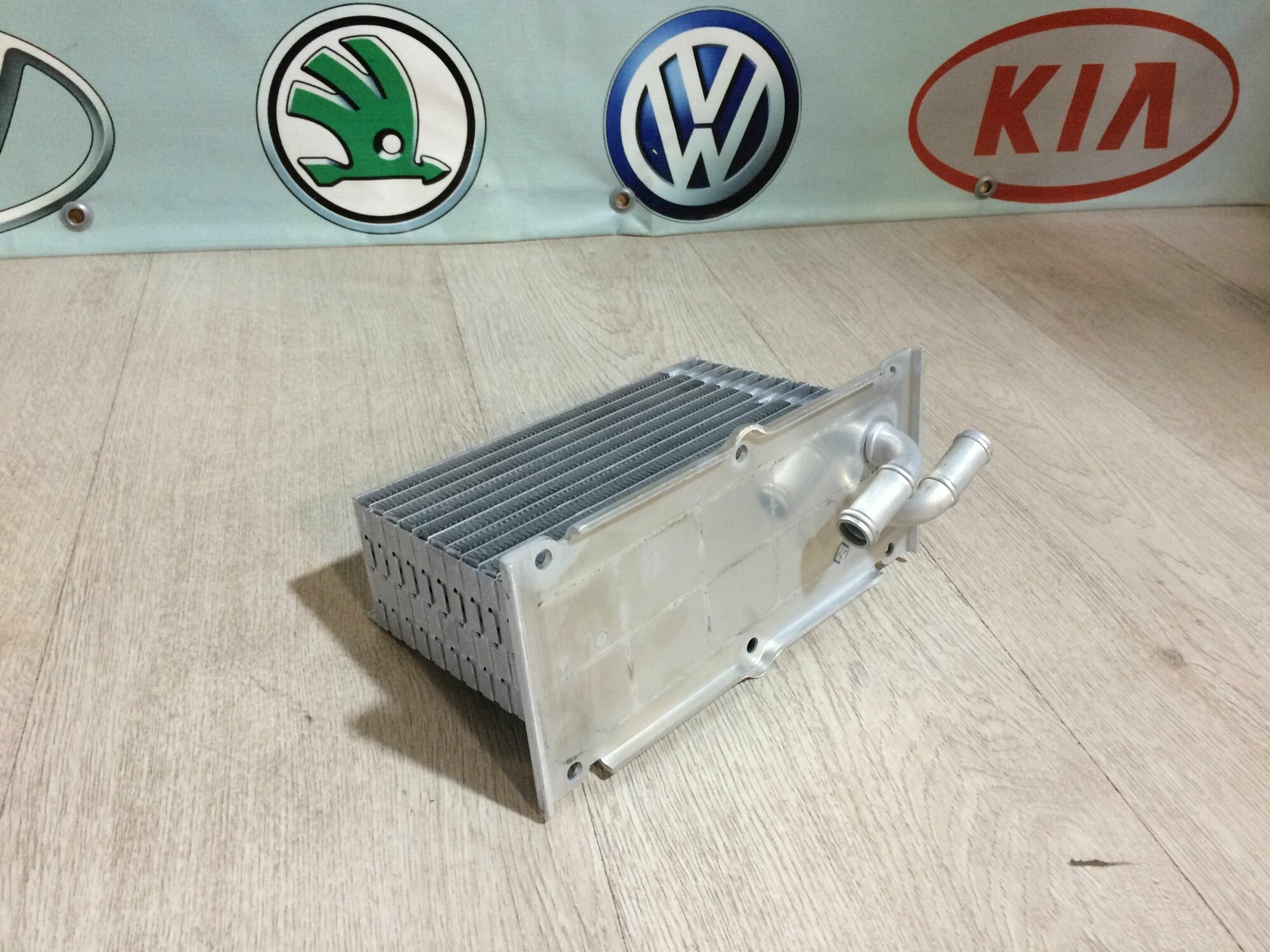 Интеркулер радиатор впускного коллектора Ауди Шкода Фольксваген Audi Skoda Volkswagen