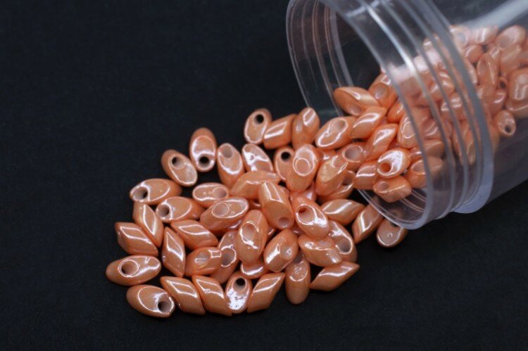 Бисер японский MIYUKI Long Magatama #0429 лосось, непрозрачный, 10 грамм