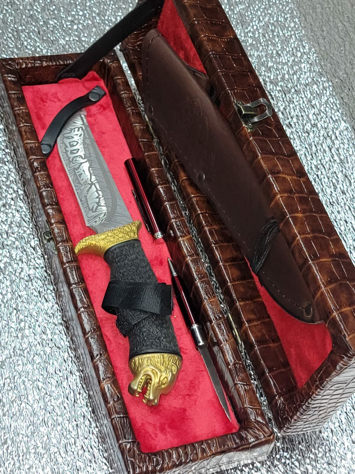 Туристический нож Кизляр "Волк", нержавеющая сталь, деревянный чехол