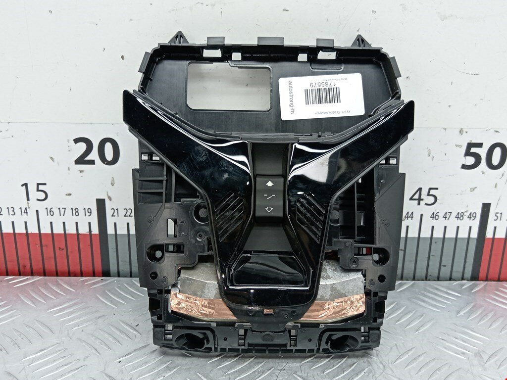 Плафон салонный BMW 1-Series (F40) 61315A784C1 арт. 1785579