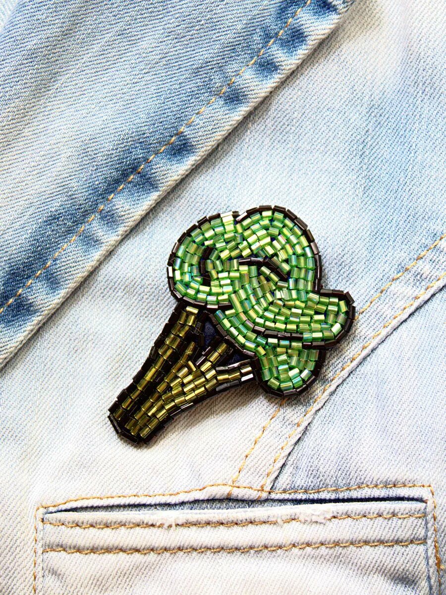 Брошь, бисер