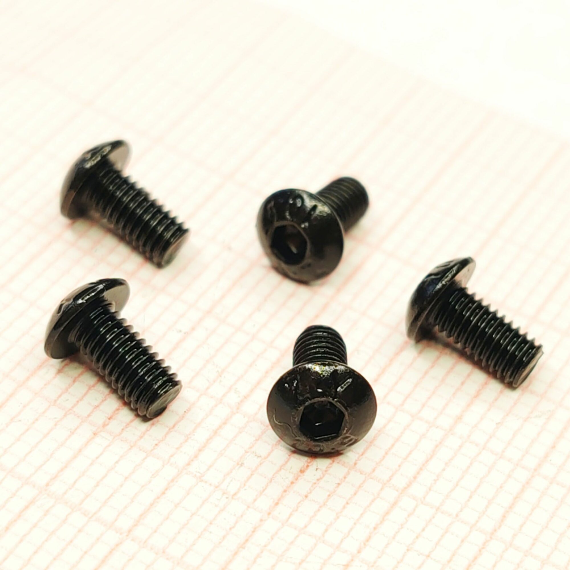 Винт ISO7380, М3х6, окс. 10.9