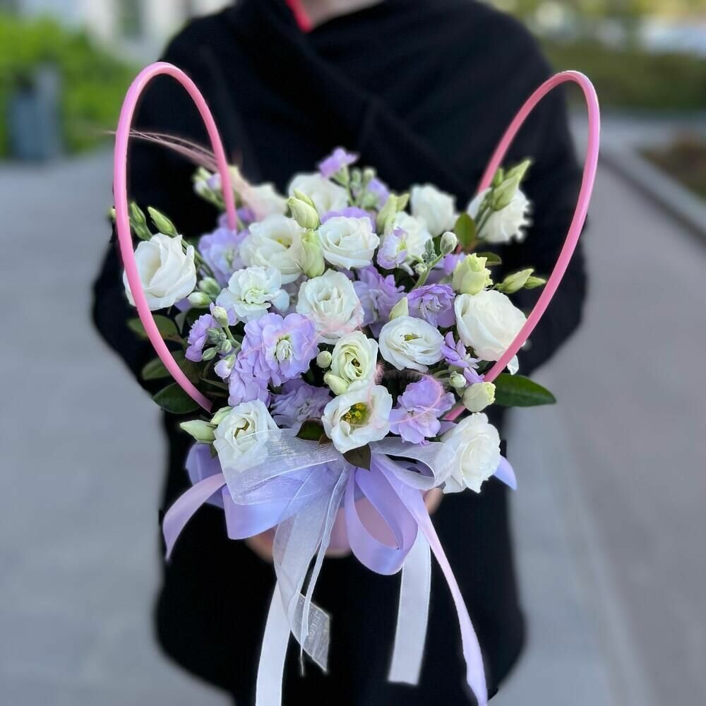 Эустома и ароматная маттиола в сумочке