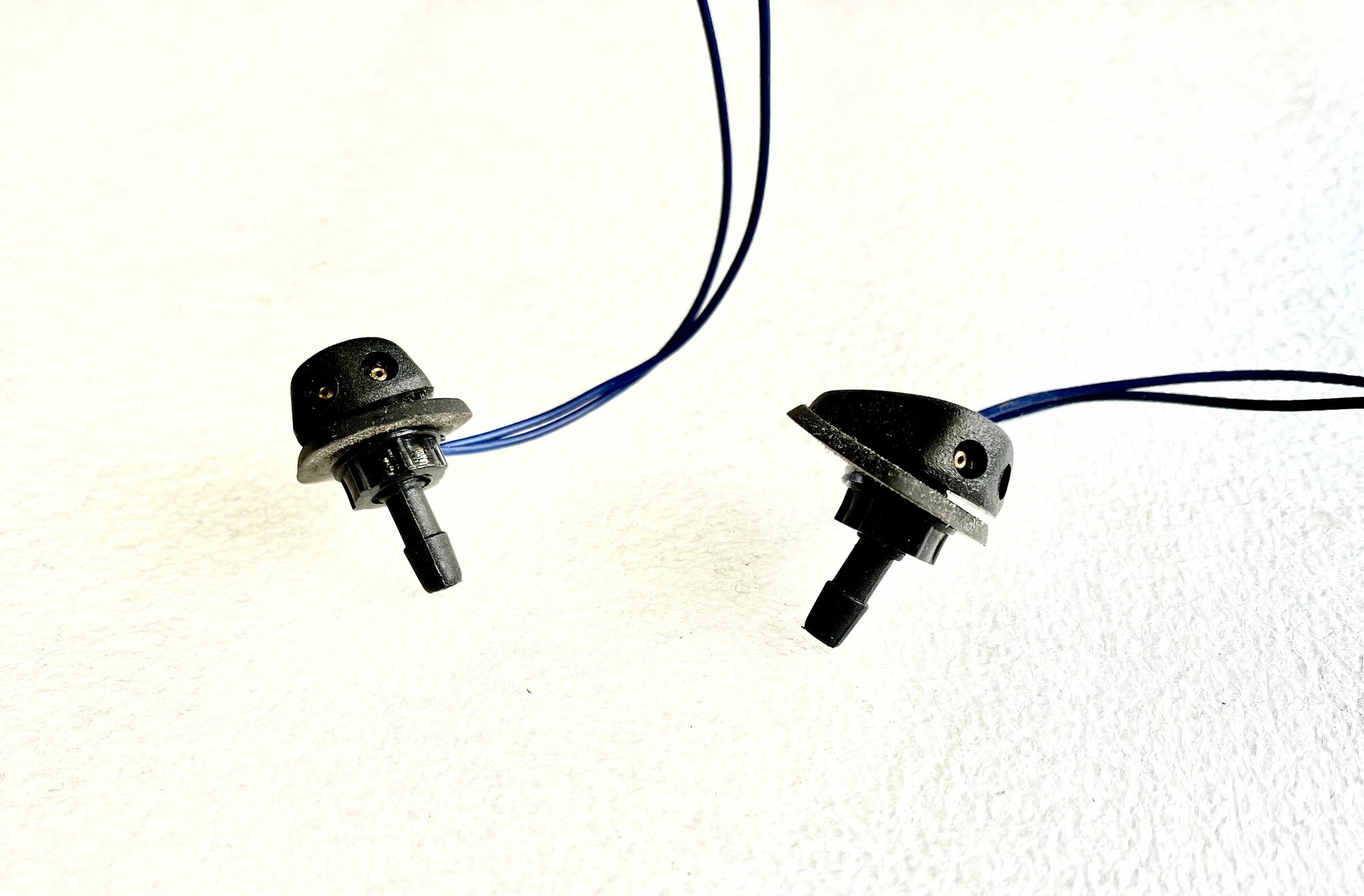 Форсунки омывателя (Универсальные) с подогревом Кт-2шт