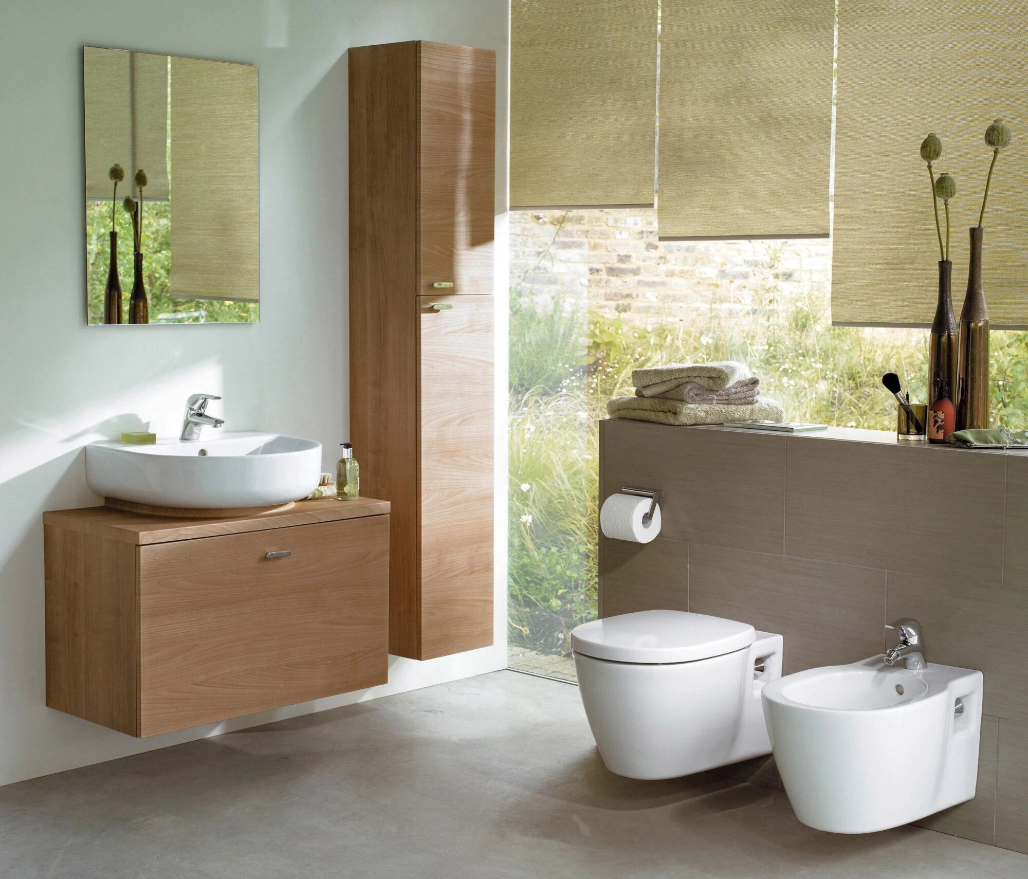 Унитаз подвесной Ideal Standard CONNECT E803501 с сиденьем и крышкой