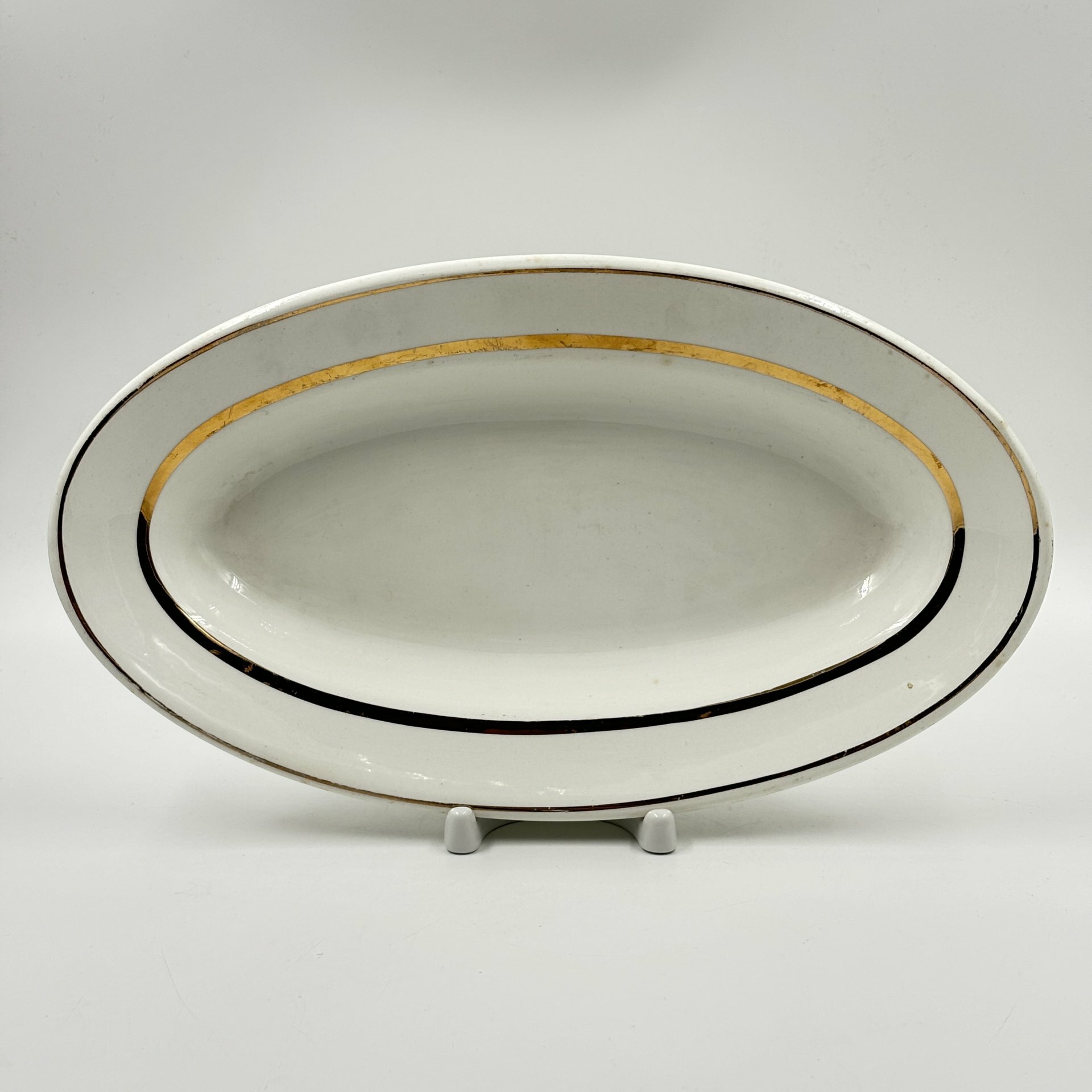 Селёдочница (сервировочное блюдо) с минималистичным декором, фаянс, золочение