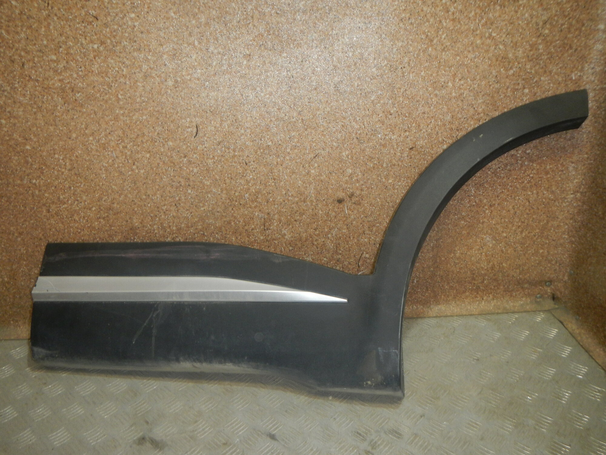 Б/У Молдинг двери задней левой, Chery (Чери)-TIGGO 7 PRO (20-) Chery TIGGO 7 PRO (20-) Задиры, небольшая деформация. 556...
